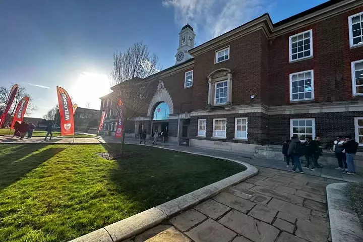 Middlesex University, London: Admission, Courses, Fees, Ranking, Scholarship, Eligibility